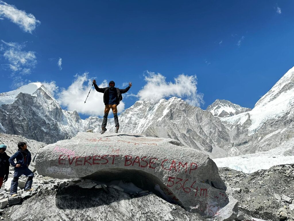 Arnav Bajoria, SIAS completed a trek to Kala Patthar and the Everest ...
